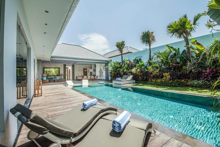 Luxury 5br Villa, Steps To Beach, Designer Chic - Seminyak