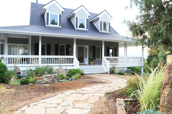 Stunning Ranch Close-in With Sweeping Views!! - Castle Rock, CO