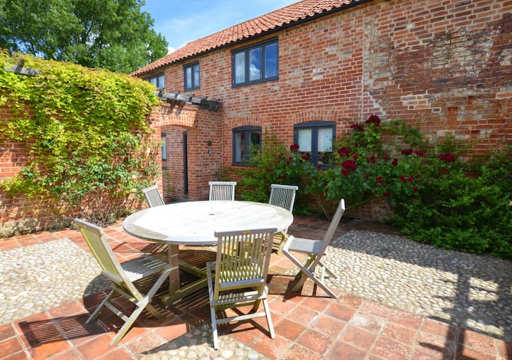 The Barn At Moor Hall - Blakeney