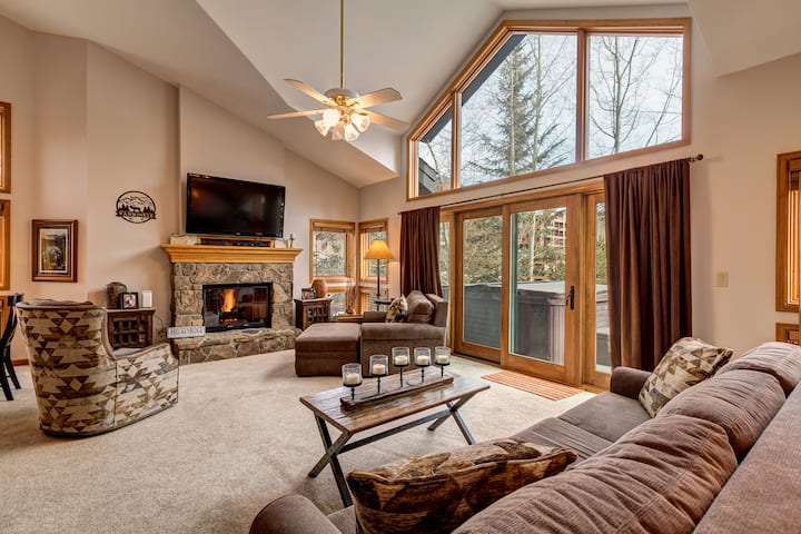 Private Hot Tub, Walk To Ski Lifts & Downtown! - Breckenridge, CO