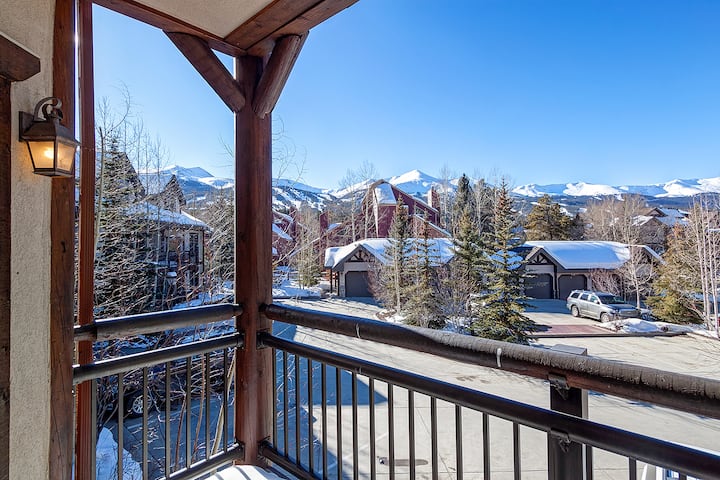 Spacious Breckenridge Condo, Outdoor Hot Tub, 2 Blocks From Main Street, Fantast - Breckenridge, CO