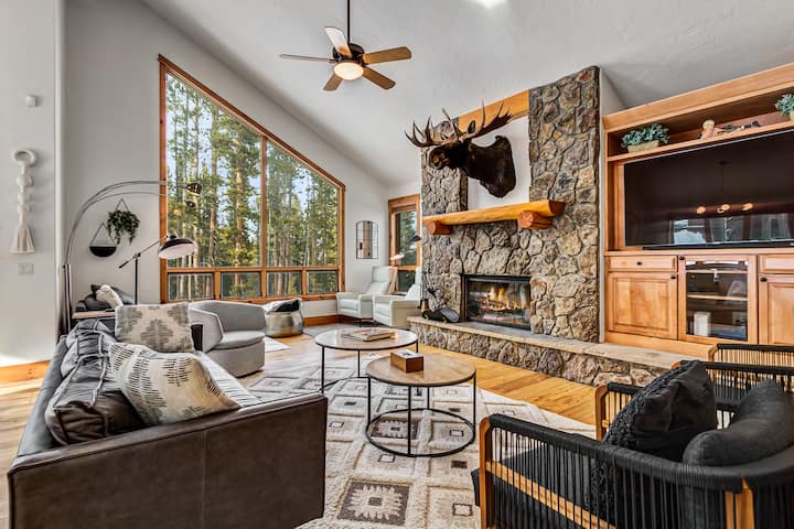 Ski-in/out, Private Hot Tub, Fantastic Amenities! - Breckenridge, CO
