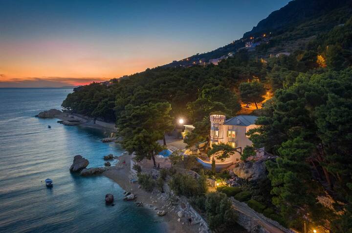 Beachfront Villa Castellum With Pool - Omiš