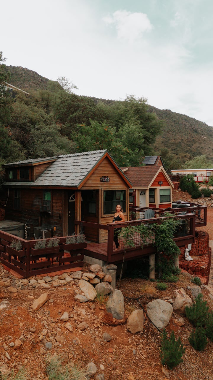 Treehouse Vibes + Canyon Views + Private Hot Tub - Munds Park, AZ