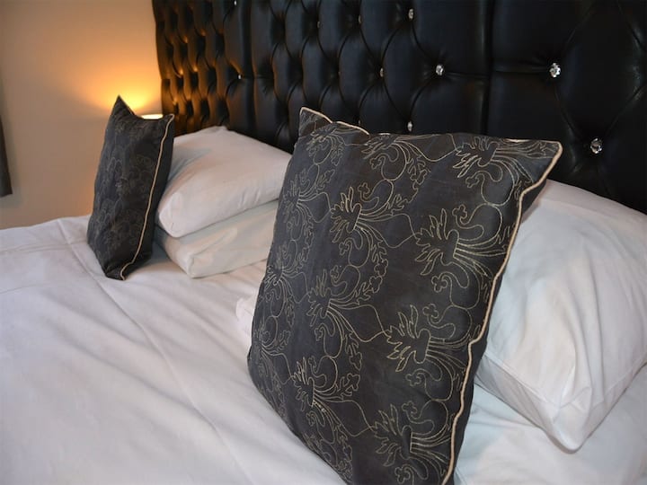 Double Room-ensuite-room 4 - Banbury