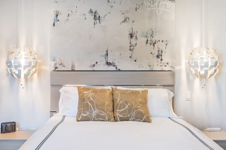 Hotel-style Independent Suite In Ocean Beach - San Diego, CA