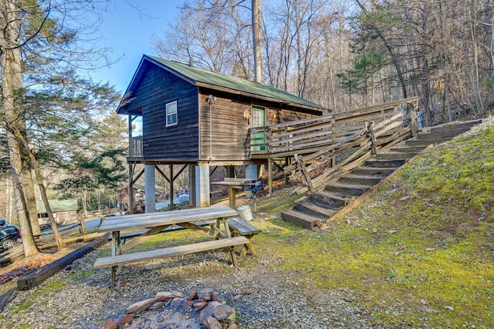 'Gone Hiking' Bryson City Cabin W/ Hot Tub & Grill - North Carolina