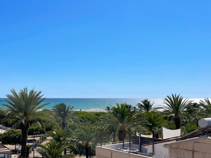 Beach Front Apartment With Sea Views - Vilanova i la Geltrú