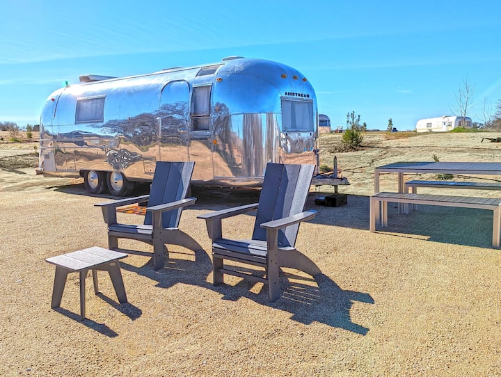 Led Zeppelin Glamping Trailer At Vinyl Vineyards - Paso Robles, CA
