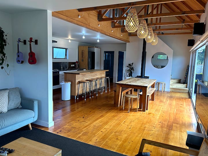 Lake Taupō Base (Kuratau) Sleeps 12 + Boat Parking - 타우포 호