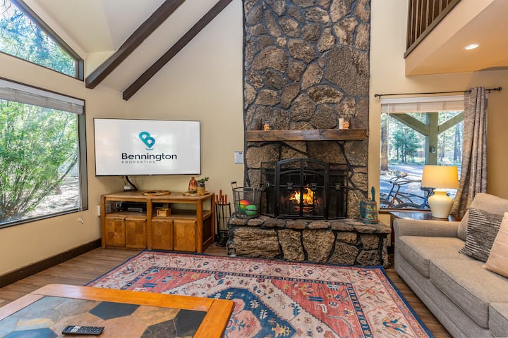 Hare 11 - Cozy Home, Ac, Hot Tub, Walk To Village - Oregon