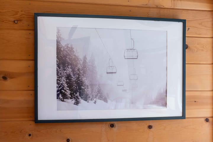 Pole06 - Classic Pole House Cabin, Dog Friendly, Private Hot Tub & Gas Bbq - Oregon