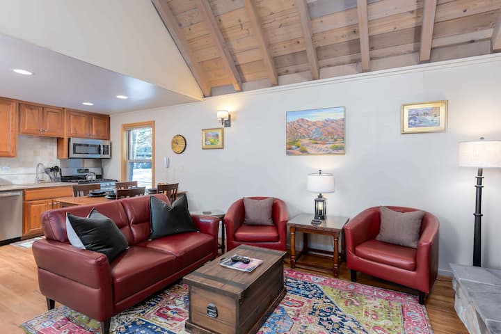 Grizzly 2 - Cabin With A/c, Enclosed Deck, Walk - Sunriver, OR