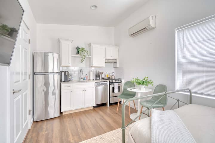 Kerns Urban Cabin • New Build • Ac • Walkable - Portland, OR