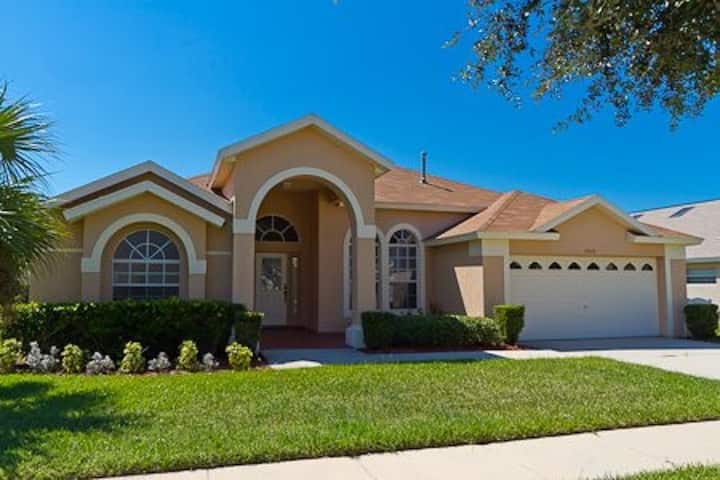 35 -Fabulous 4 Bed Villa With South Facing Pool - Winter Garden, FL