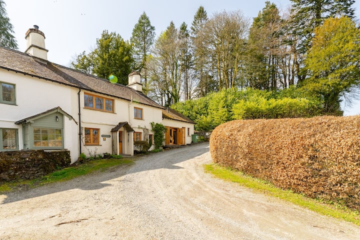 The Old Farmhouse, Hawkshead, Sleeps 8 - Hawkshead