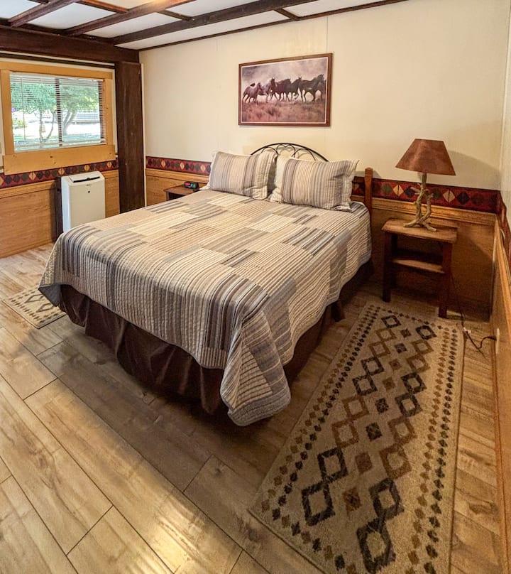 Cabernet Room At Kerbyville Inn - Cave Junction, OR
