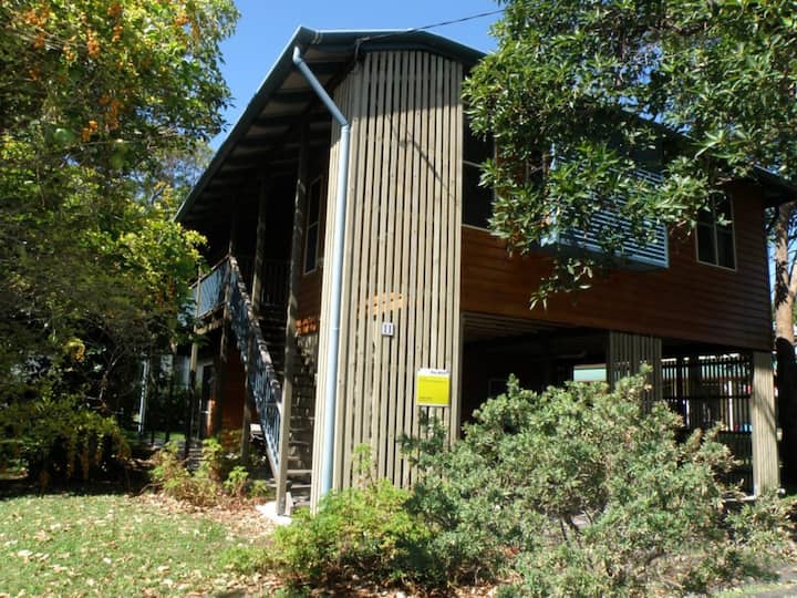 11 Bambara Street | 3 Bedroom, 3 Bathroom, Sleeps - North Stradbroke Island