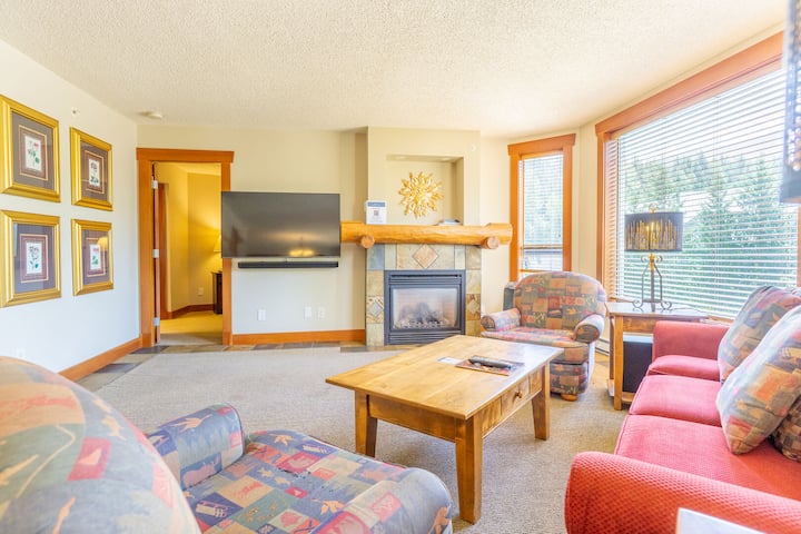 Marquise 509 - Mountain View, Walk-to-ski, Pool! - Whistler