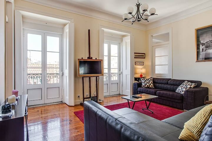 Joivy Lovely 3br Apt W/ Workspace, Nearby Botanical Garden Of Lisbon - Lissabon