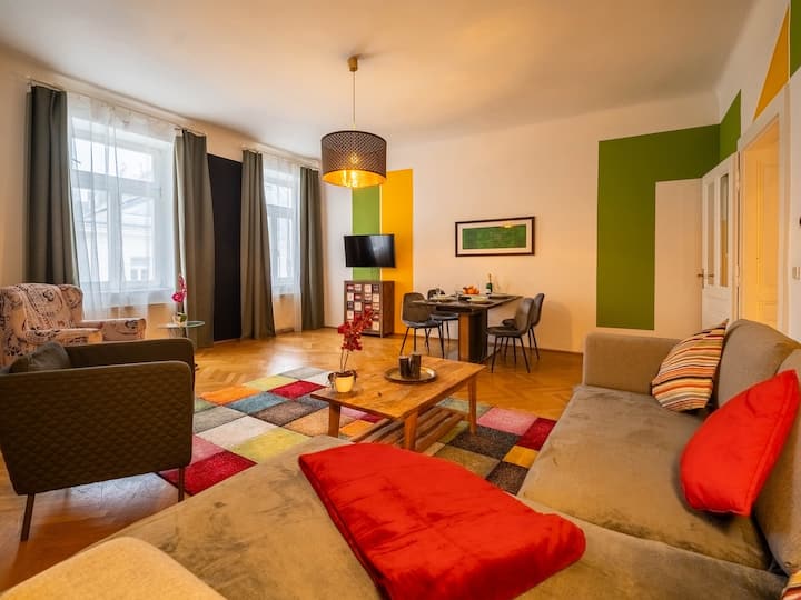 Vienna Apt · Naschmarkt & Karlskirche · U4 Metro - Wien
