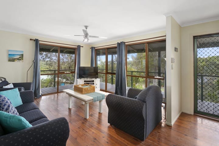 Pet Friendly Property With Water Views - Point Lookout