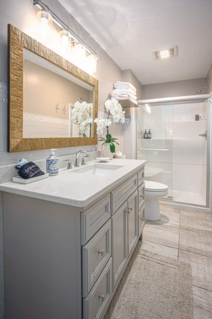 Downtown Galena Modern Luxury 2-bedroom Unit - Galena, IL