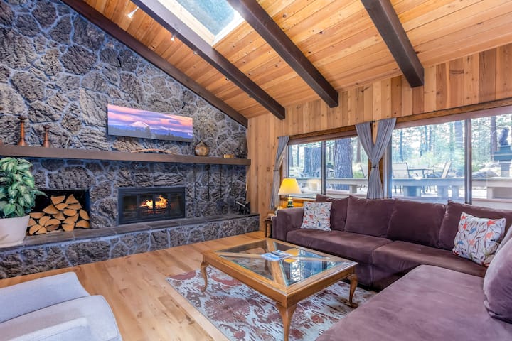 Pion08 - Lodge Home, Bikes, Ping-pong, Hot Tub - Sunriver, OR