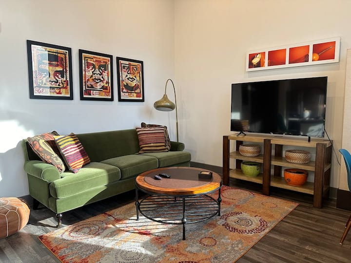 A Worldly Designed And Sophisticated Apartment - Rochester, NY