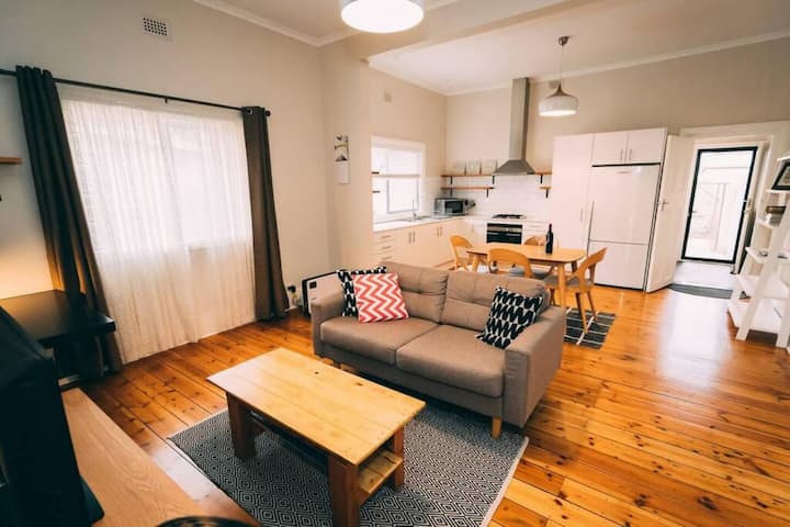Stone Rosewater—laid-back Coastal Cottage For Two - Port Adelaide