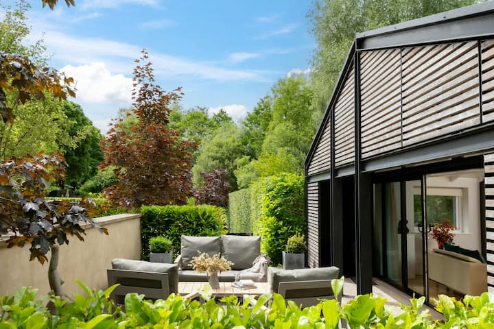Pond Lodge - Hot Tub Stay With Views & Log Burner - South Cerney