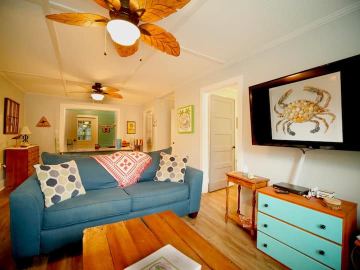 Key Lime Lounge Steps From The Beach! - Folly Beach, SC