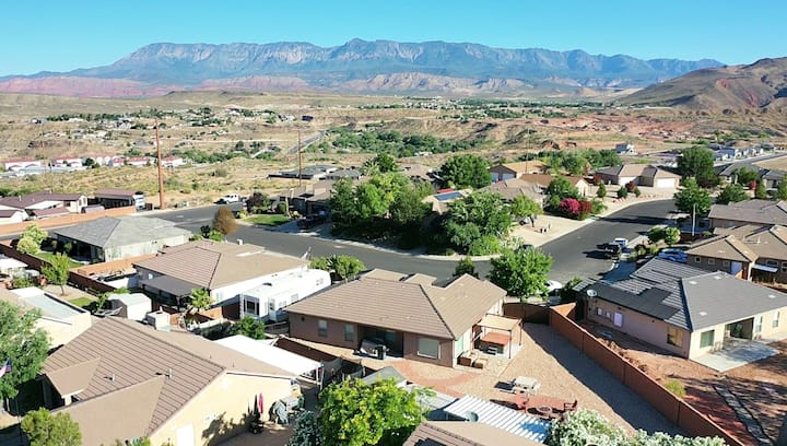 Pet Friendly Basecamp With Private Hot Tub - La Verkin, UT