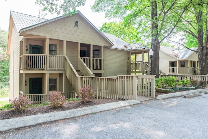 Apple Valley 07 - Lake Lure, NC