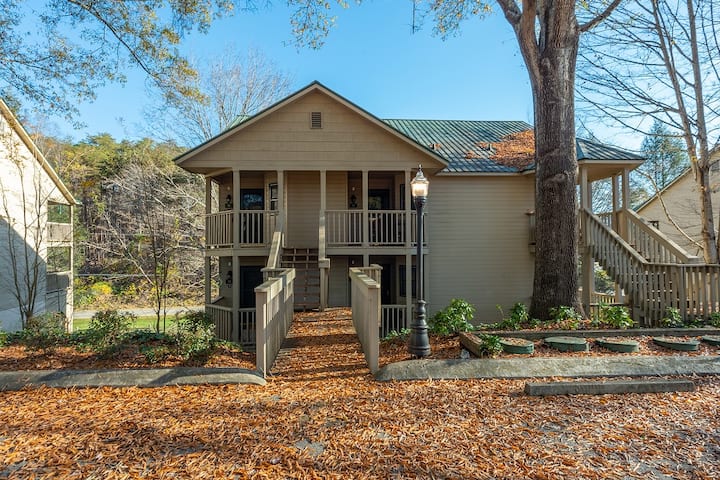 Apple Valley 16 - Lake Lure, NC