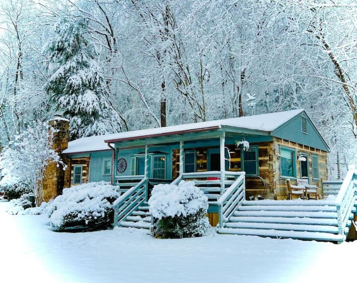 Riverfront Cabin! Fireplaces, Farm, Kayaks & Trail - Luray, VA
