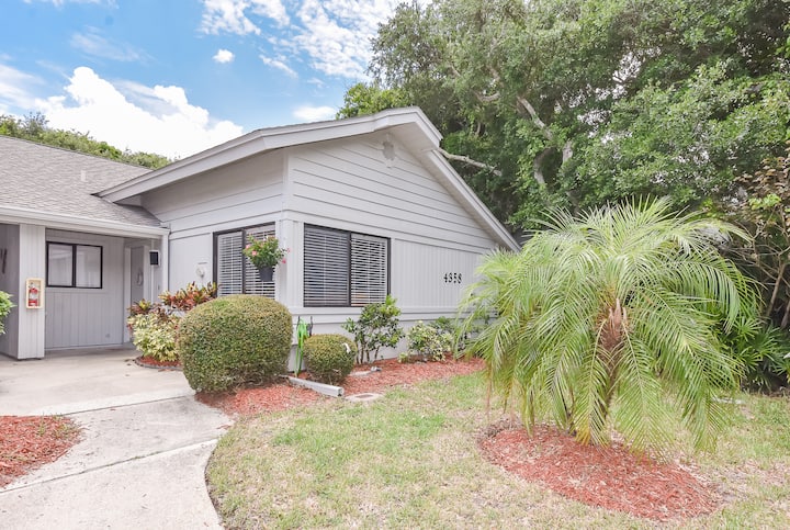 Quaint 2 Bedroom 2 Bath Villa Walking Distance To The Car Free Beach. S4358 - Edgewater, FL