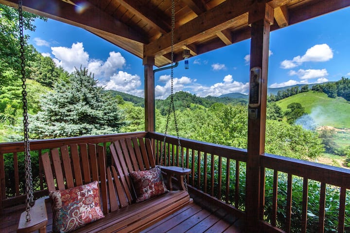 Cozy Cabin With Pastoral Views - Valle Crucis, NC