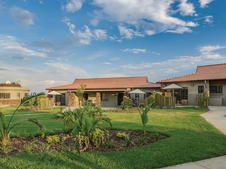 The Kingdom - Four Bedroom Villa With Splash Pool - Sun City