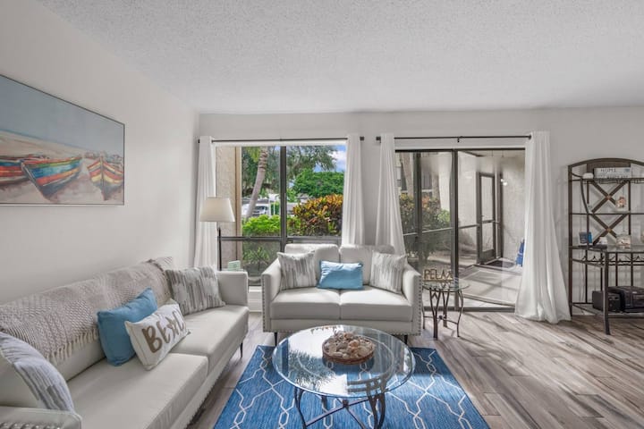 Walk To Beaches | Sits On The Bay | Ground Floor - Siesta Key, FL