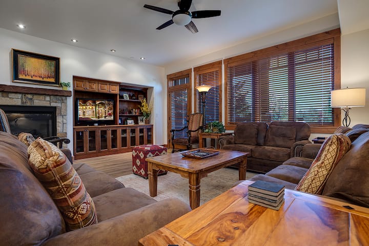 El5208 | Mtn Views | 10 Hot Tubs | Air Chilling - Steamboat Springs, CO
