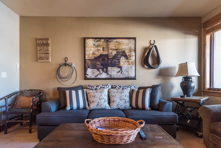 Tl2210 | Winter Shuttle | 10 Hot Tubs | 4 Pools - Steamboat Springs, CO
