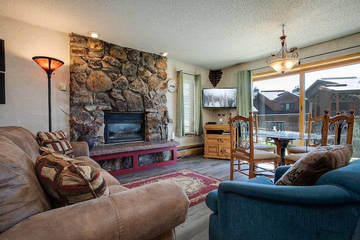 Sc100 | Walk-out Patio | Hot Tub | Steps Away From Skiing - Steamboat Springs