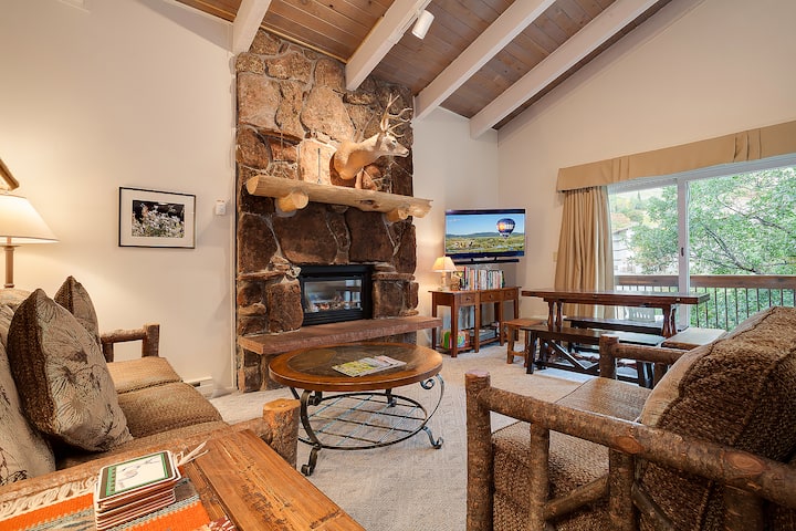 Sc100 | Walk-out Patio | Hot Tub | Steps Away From Skiing - Steamboat Springs