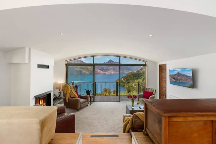 Incredible Lake Twin Peaks Views Spacious House - Queenstown
