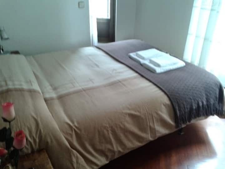 Hostal Esmeralda - Habitaciones Matrimoniales - Madrid