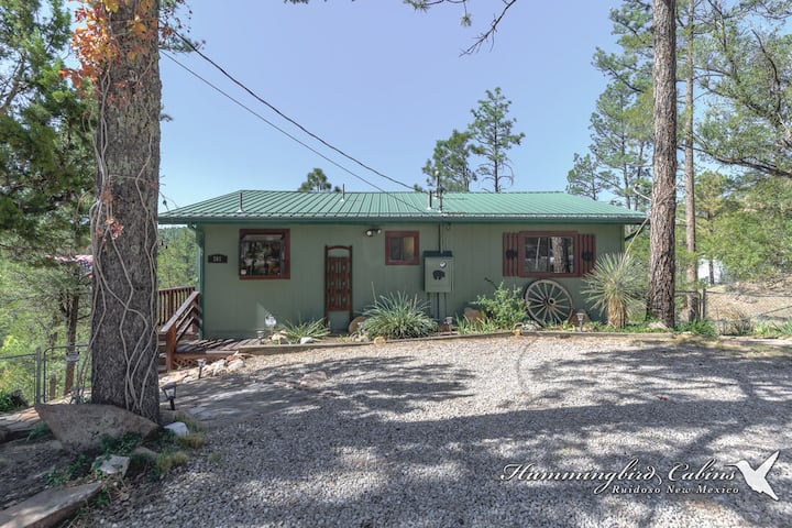 River Ridge Retreat: Rustic Cabin W/ Hot Tub - Ruidoso, NM