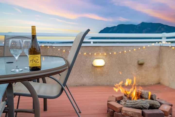 Downtown Townhome | Rooftop Deck | Pet Friendly - Colorado Springs, CO