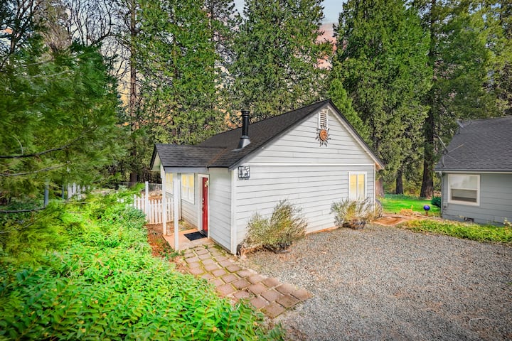 Charming Country Cottage - Alta Sierra, CA