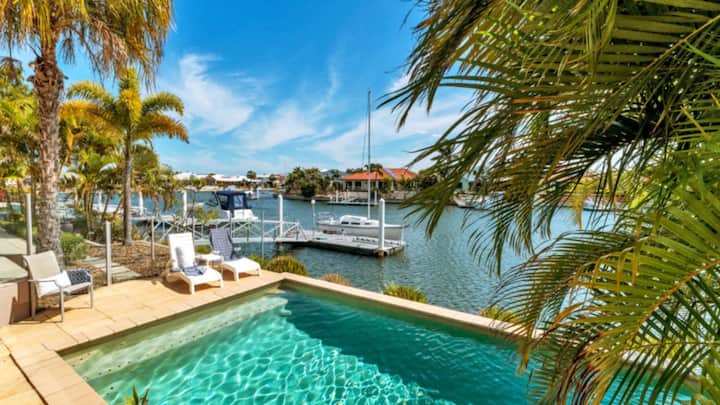 Spacious Canal Home With Pool - Sandstone Point